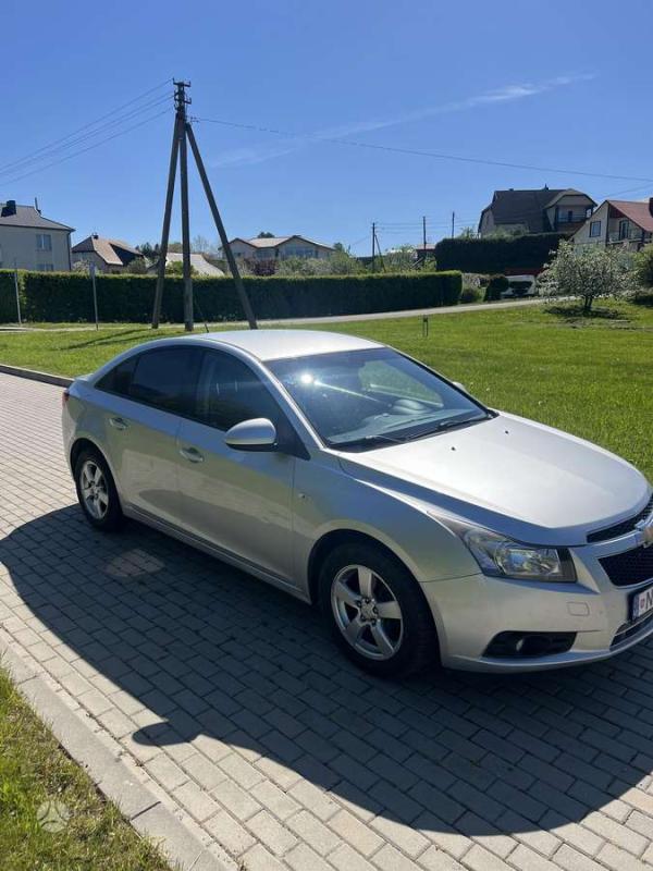 Pelēks Chevrolet Cruze 2011 Telšiai, ar dzinēja tilpumu 1.60 L un nobraukumu 164 tūkst. km par 3200 €, foto 1 vietnē AUTOMOTO.COM.LV