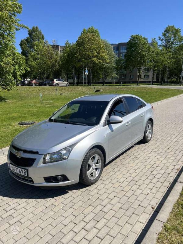 Pelēks Chevrolet Cruze 2011 Telšiai, ar dzinēja tilpumu 1.60 L un nobraukumu 164 tūkst. km par 3200 €, foto 2 vietnē AUTOMOTO.COM.LV