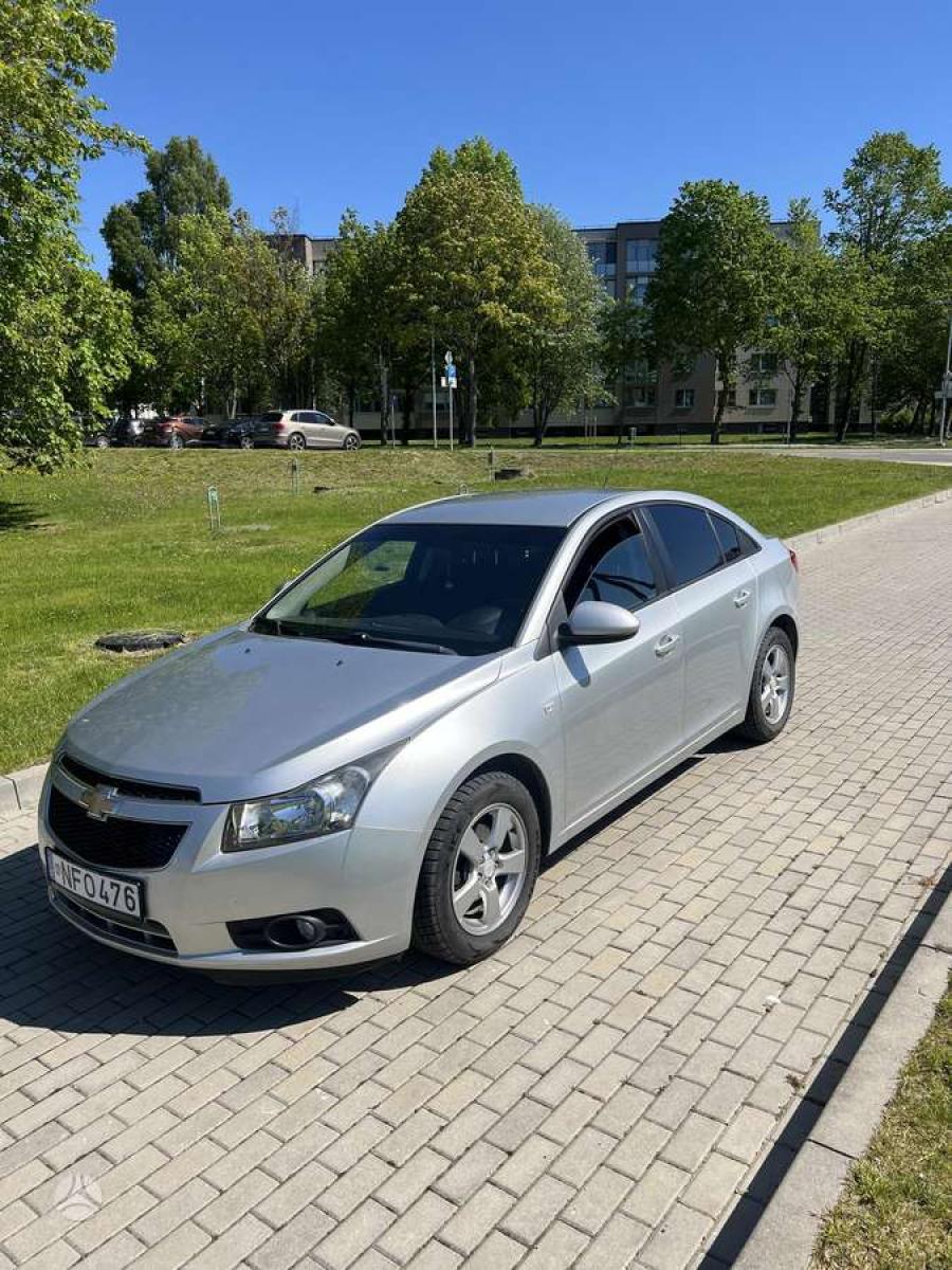 Pelēks Chevrolet Cruze 2011 Telšiai, ar dzinēja tilpumu 1.60 L un nobraukumu 164 tūkst. km par 3200 €, foto 3 vietnē AUTOMOTO.COM.LV