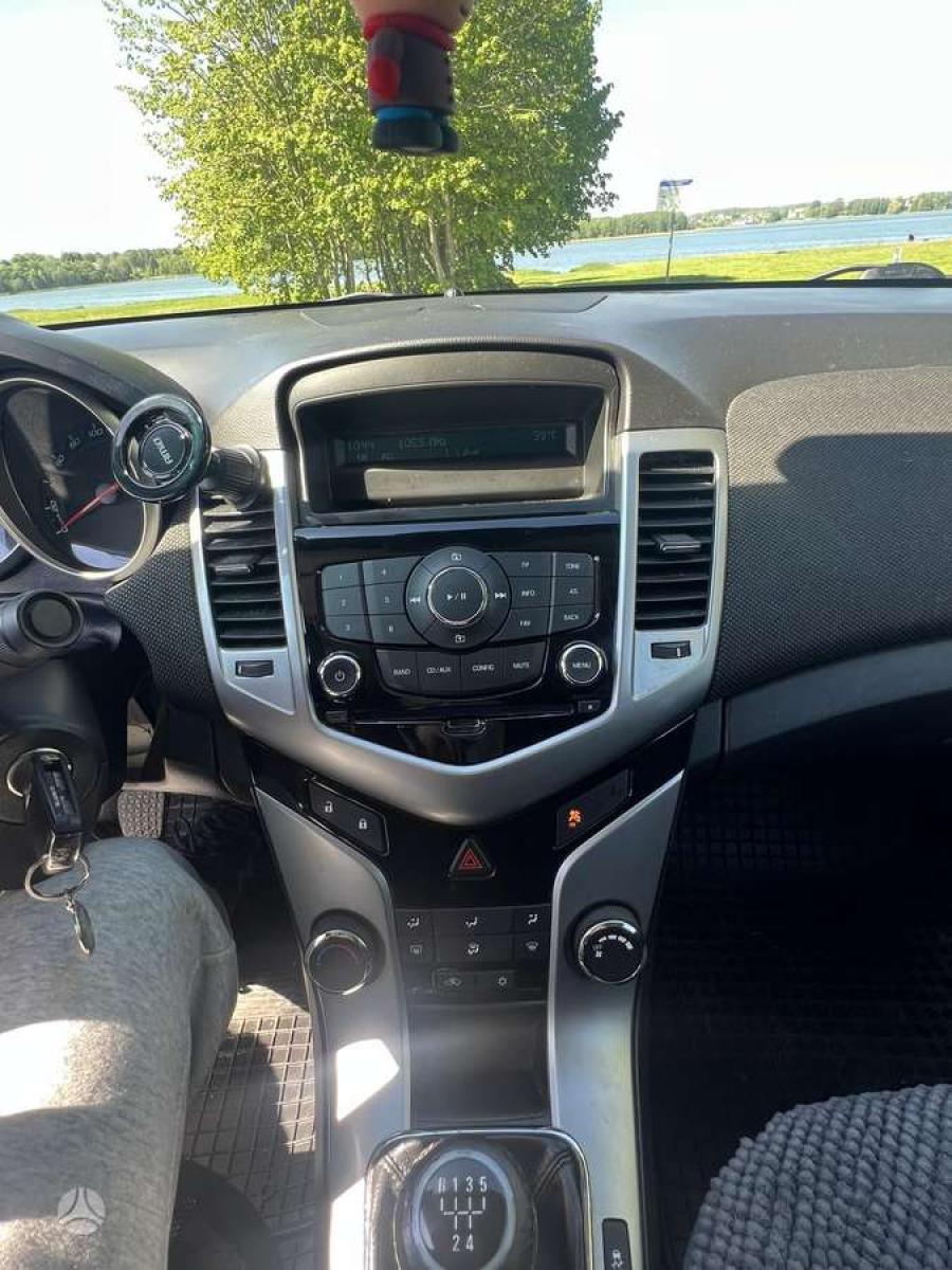 Pelēks Chevrolet Cruze 2011 Telšiai, ar dzinēja tilpumu 1.60 L un nobraukumu 164 tūkst. km par 3200 €, foto 26 vietnē AUTOMOTO.COM.LV