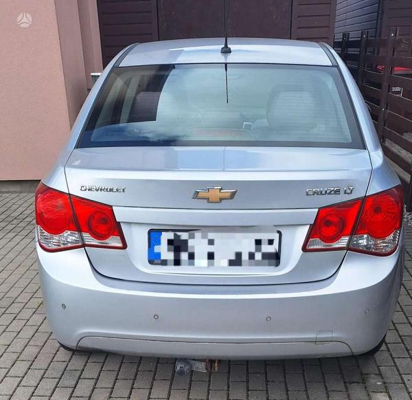 Grey Chevrolet Cruze 2011 in Klaipeda, with an engine capacity of 2.00 L and mileage of 263 thousand km for 800 €, photo 1 on AUTOMOTO.COM.LV