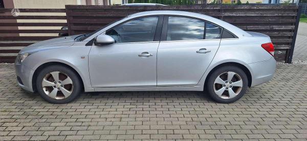 Grey Chevrolet Cruze 2011 in Klaipeda, with an engine capacity of 2.00 L and mileage of 263 thousand km for 800 €, photo 5 on AUTOMOTO.COM.LV