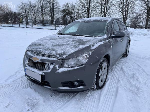 Pelēks Chevrolet Cruze 2012 Kauņa, ar dzinēja tilpumu 1.80 L un nobraukumu 198 tūkst. km par 2800 €, foto 1 vietnē AUTOMOTO.COM.LV