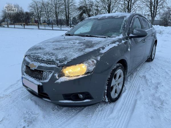 Grey Chevrolet Cruze 2012 in Kaunas, with an engine capacity of 1.80 L and mileage of 198 thousand km for 2800 €, photo 2 on AUTOMOTO.COM.LV
