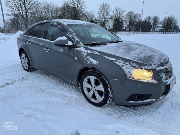Grey Chevrolet Cruze 2012 in Kaunas, with an engine capacity of 1.80 L and mileage of 198 thousand km for 2800 €, photo 5 on AUTOMOTO.COM.LV