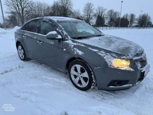 Pelēks Chevrolet Cruze 2012 Kauņa, ar dzinēja tilpumu 1.80 L un nobraukumu 198 tūkst. km par 2800 €, foto 5 vietnē AUTOMOTO.COM.LV
