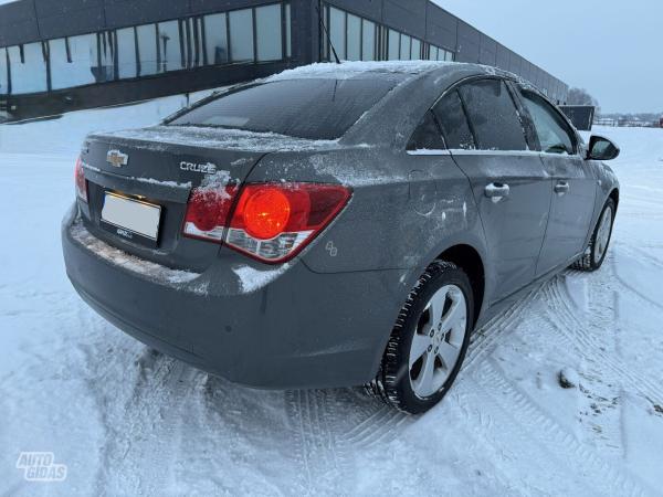 Grey Chevrolet Cruze 2012 in Kaunas, with an engine capacity of 1.80 L and mileage of 198 thousand km for 2800 €, photo 8 on AUTOMOTO.COM.LV