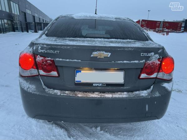 Grey Chevrolet Cruze 2012 in Kaunas, with an engine capacity of 1.80 L and mileage of 198 thousand km for 2800 €, photo 9 on AUTOMOTO.COM.LV
