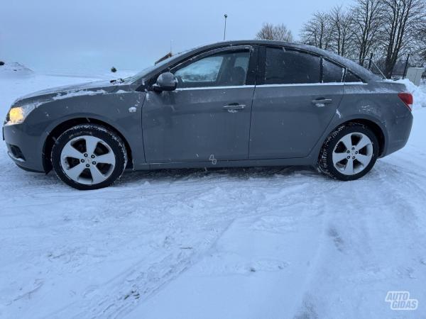 Grey Chevrolet Cruze 2012 in Kaunas, with an engine capacity of 1.80 L and mileage of 198 thousand km for 2800 €, photo 10 on AUTOMOTO.COM.LV