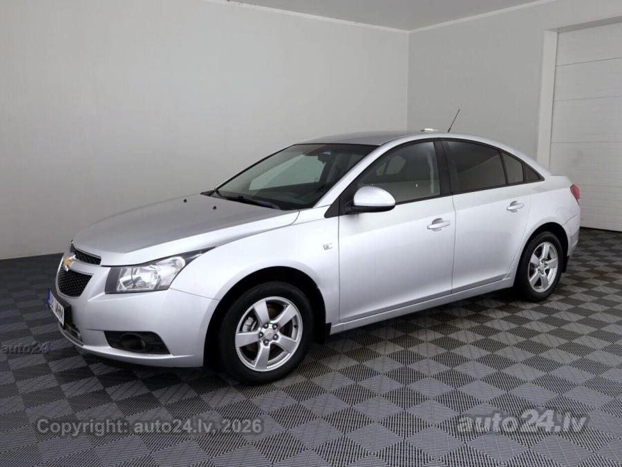 Pelēks Chevrolet Cruze 2012 Tallina, ar dzinēja tilpumu 1.80 L un nobraukumu 148 tūkst. km par 1999 €, foto 2 vietnē AUTOMOTO.COM.LV