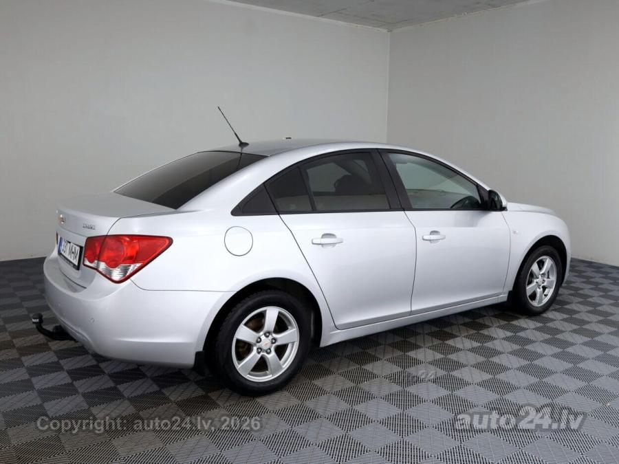 Grey Chevrolet Cruze 2012 in Tallinn, with an engine capacity of 1.80 L and mileage of 148 thousand km for 1999 €, photo 3 on AUTOMOTO.COM.LV