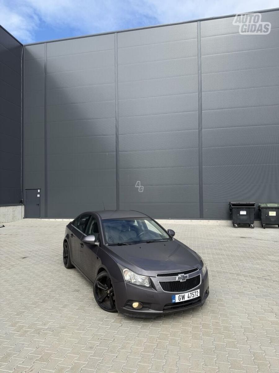 Pelēks Chevrolet Cruze 2012 Šauļi, ar dzinēja tilpumu 2.00 L un nobraukumu 280 tūkst. km par 2450 €, foto 1 vietnē AUTOMOTO.COM.LV