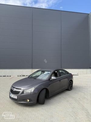 Pelēks Chevrolet Cruze 2012 Šauļi, ar dzinēja tilpumu 2.00 L un nobraukumu 280 tūkst. km par 2450 €, foto 3 vietnē AUTOMOTO.COM.LV