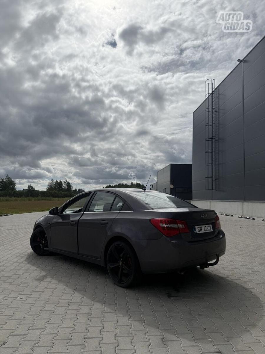 Pelēks Chevrolet Cruze 2012 Šauļi, ar dzinēja tilpumu 2.00 L un nobraukumu 280 tūkst. km par 2450 €, foto 5 vietnē AUTOMOTO.COM.LV