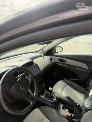 Pelēks Chevrolet Cruze 2012 Šauļi, ar dzinēja tilpumu 2.00 L un nobraukumu 280 tūkst. km par 2450 €, foto 8 vietnē AUTOMOTO.COM.LV