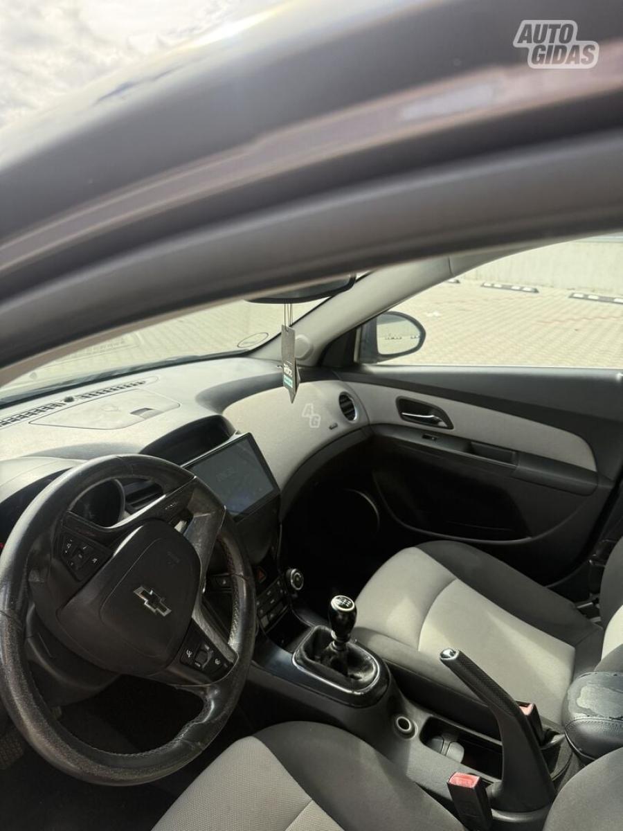 Pelēks Chevrolet Cruze 2012 Šauļi, ar dzinēja tilpumu 2.00 L un nobraukumu 280 tūkst. km par 2450 €, foto 8 vietnē AUTOMOTO.COM.LV