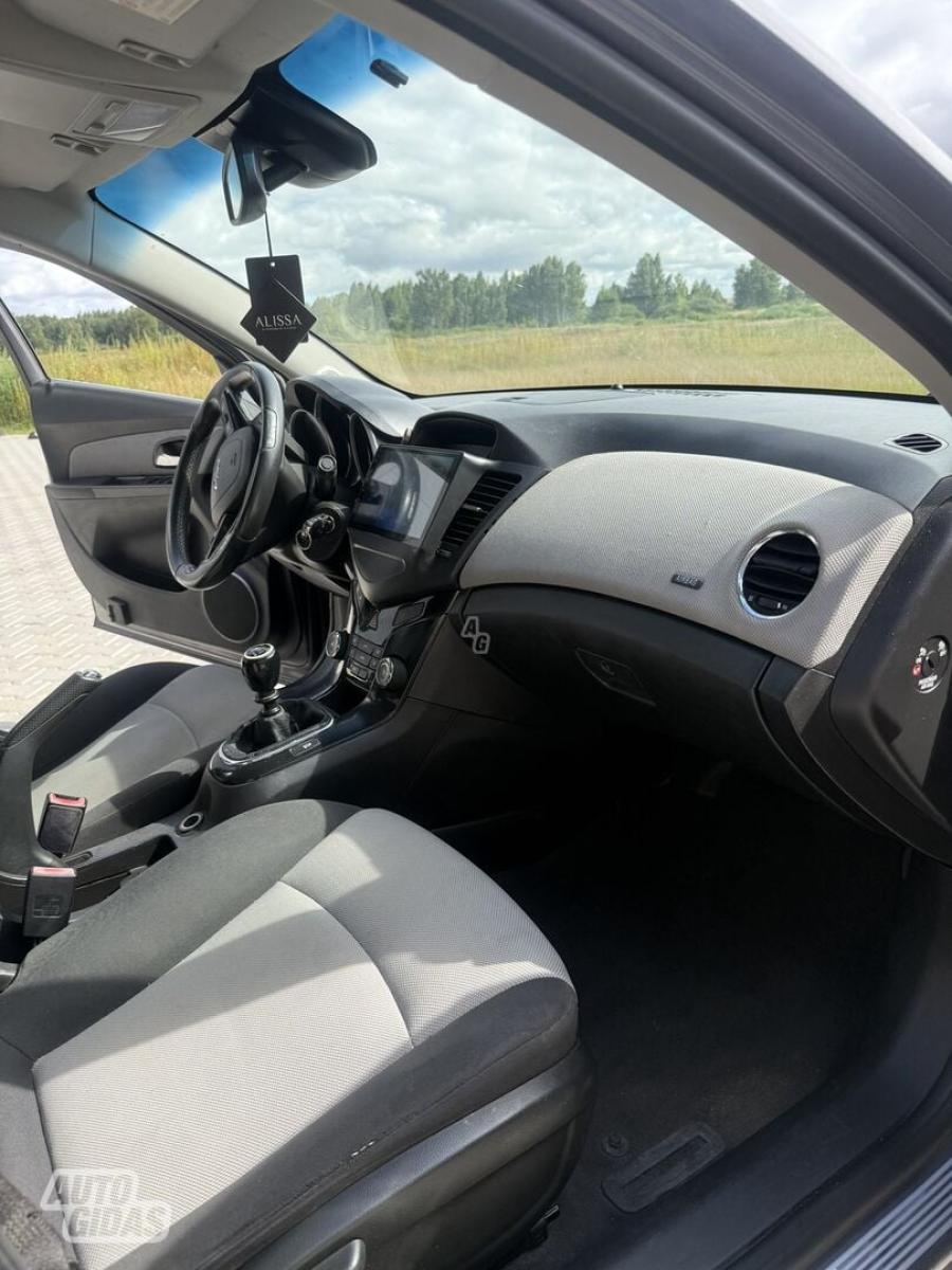 Pelēks Chevrolet Cruze 2012 Šauļi, ar dzinēja tilpumu 2.00 L un nobraukumu 280 tūkst. km par 2450 €, foto 9 vietnē AUTOMOTO.COM.LV