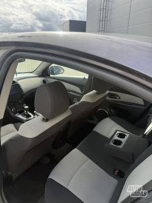 Pelēks Chevrolet Cruze 2012 Šauļi, ar dzinēja tilpumu 2.00 L un nobraukumu 280 tūkst. km par 2450 €, foto 10 vietnē AUTOMOTO.COM.LV