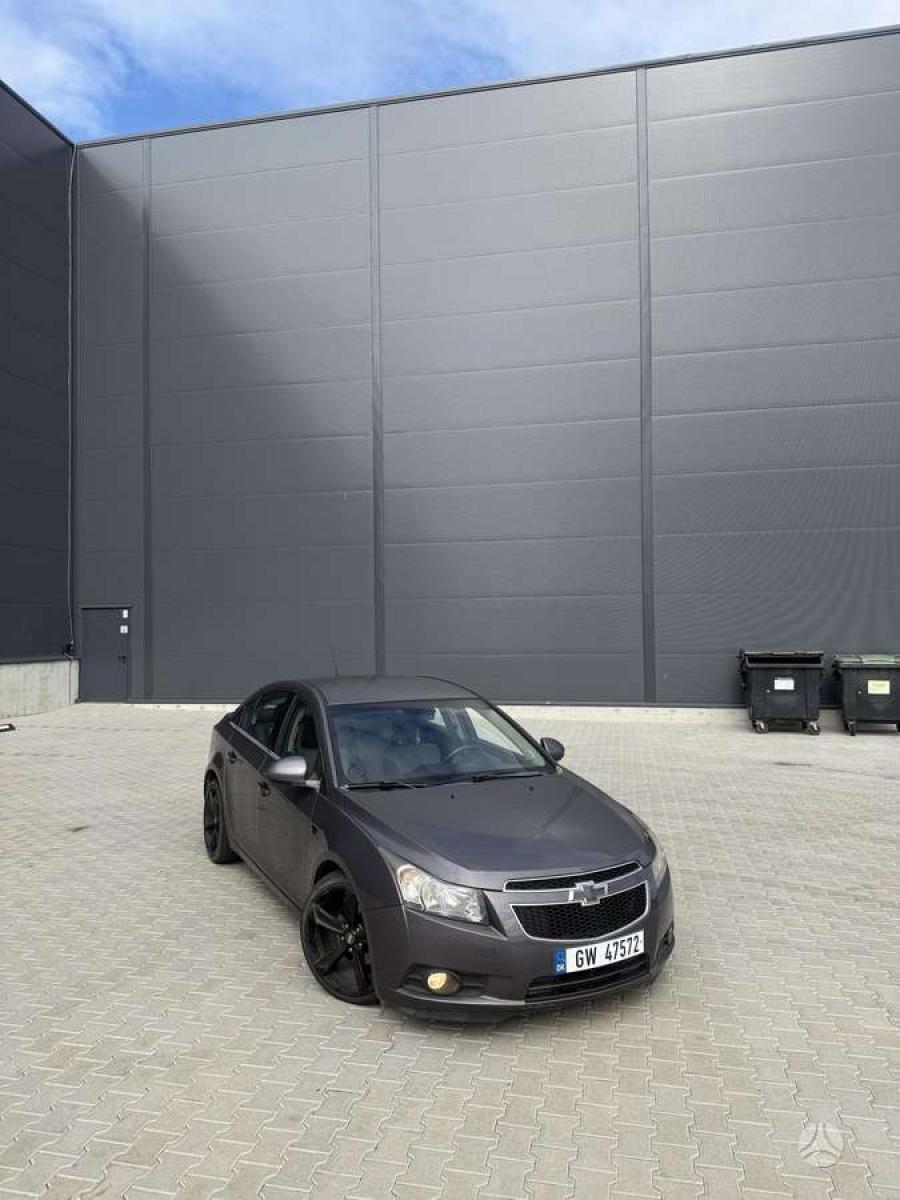 Pelēks Chevrolet Cruze 2012 Šauļi, ar dzinēja tilpumu 2.00 L un nobraukumu 280 tūkst. km par 2450 €, foto 1 vietnē AUTOMOTO.COM.LV