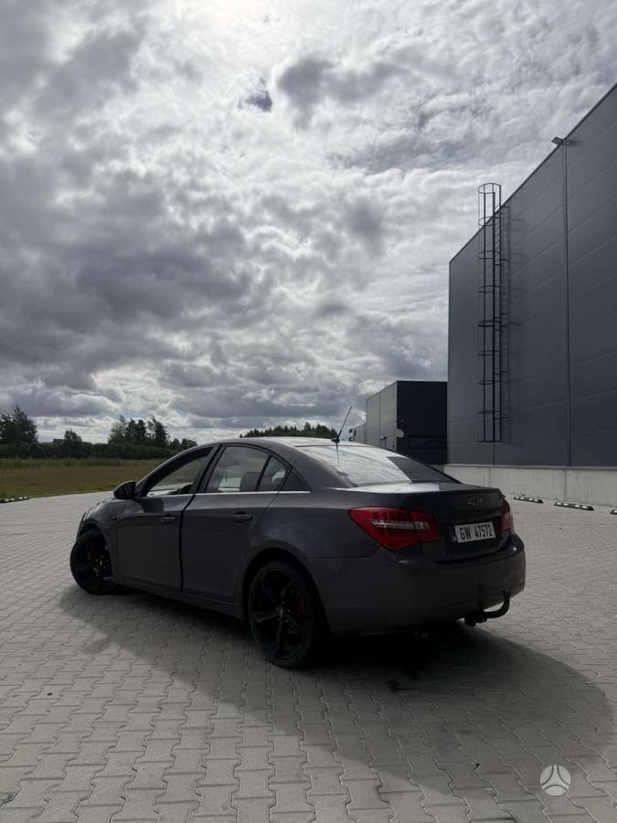 Pelēks Chevrolet Cruze 2012 Šauļi, ar dzinēja tilpumu 2.00 L un nobraukumu 280 tūkst. km par 2450 €, foto 5 vietnē AUTOMOTO.COM.LV