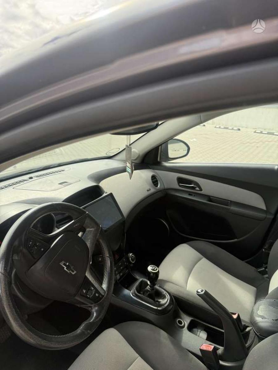 Pelēks Chevrolet Cruze 2012 Šauļi, ar dzinēja tilpumu 2.00 L un nobraukumu 280 tūkst. km par 2450 €, foto 8 vietnē AUTOMOTO.COM.LV