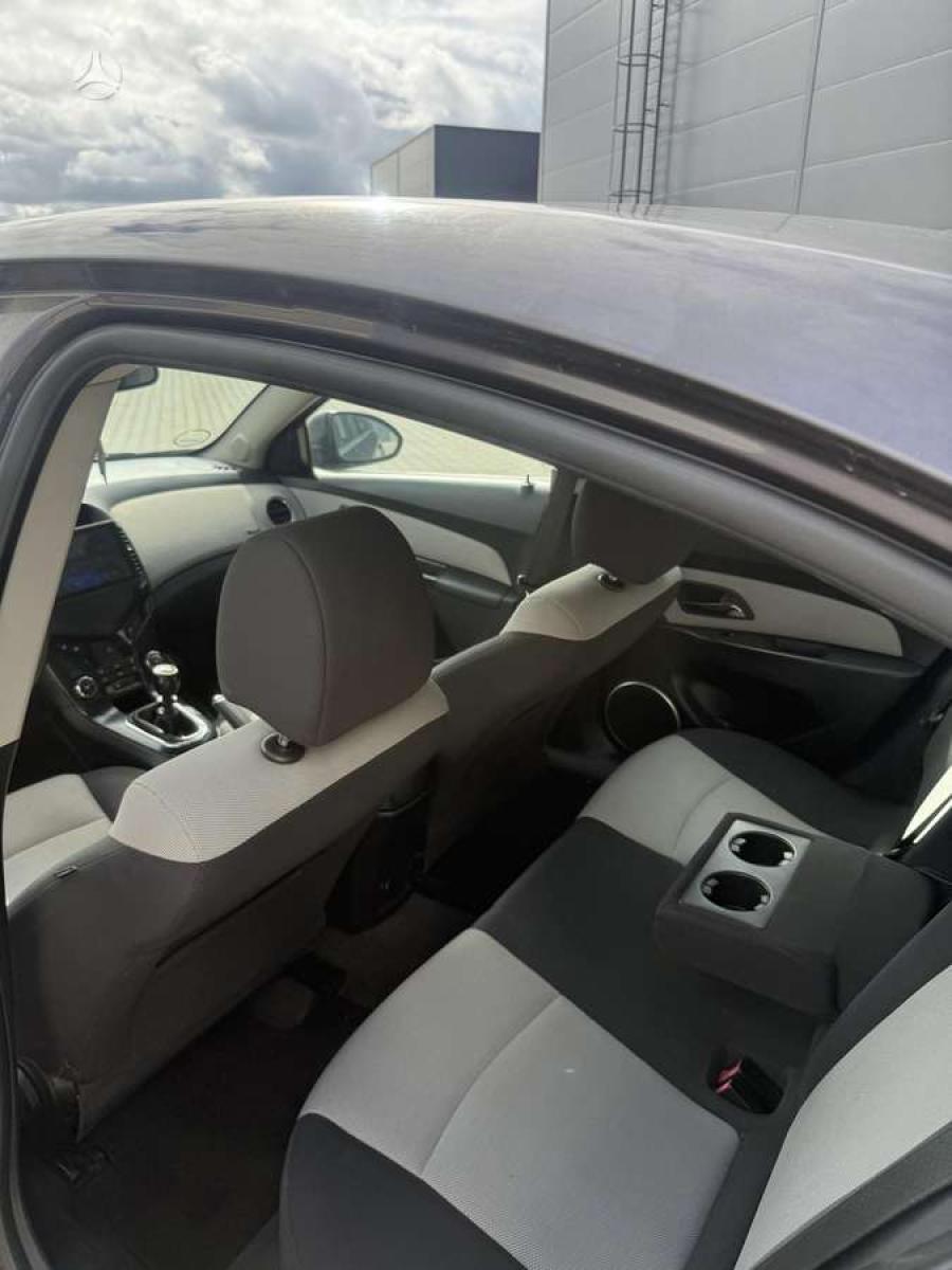 Pelēks Chevrolet Cruze 2012 Šauļi, ar dzinēja tilpumu 2.00 L un nobraukumu 280 tūkst. km par 2450 €, foto 10 vietnē AUTOMOTO.COM.LV