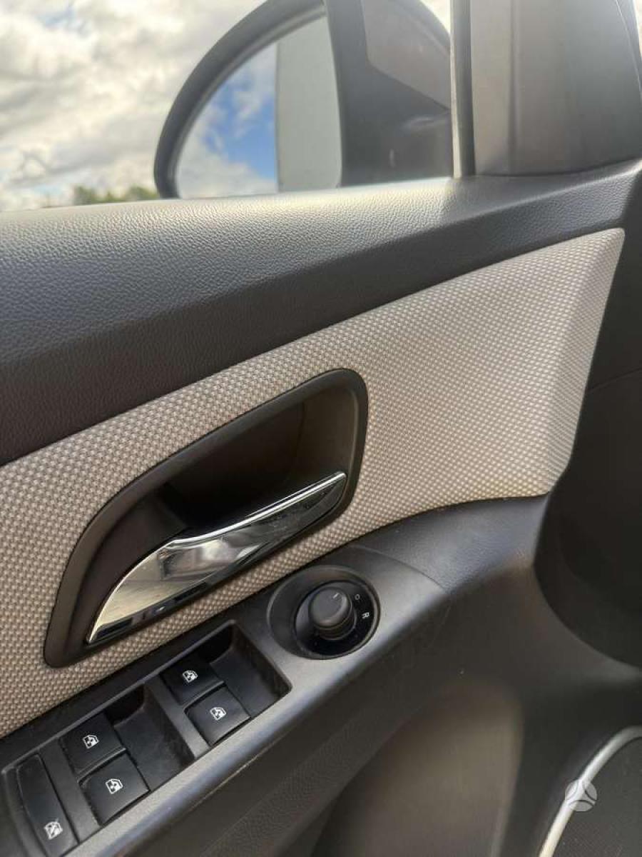 Pelēks Chevrolet Cruze 2012 Šauļi, ar dzinēja tilpumu 2.00 L un nobraukumu 280 tūkst. km par 2450 €, foto 11 vietnē AUTOMOTO.COM.LV