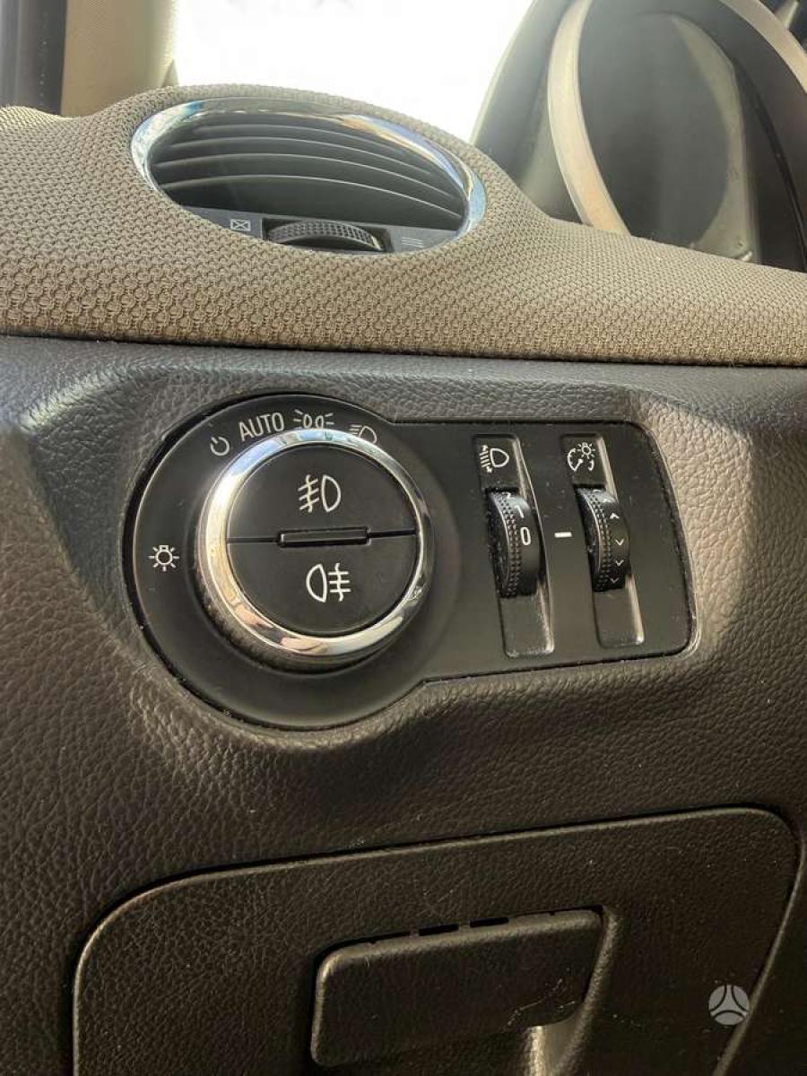 Pelēks Chevrolet Cruze 2012 Šauļi, ar dzinēja tilpumu 2.00 L un nobraukumu 280 tūkst. km par 2450 €, foto 12 vietnē AUTOMOTO.COM.LV