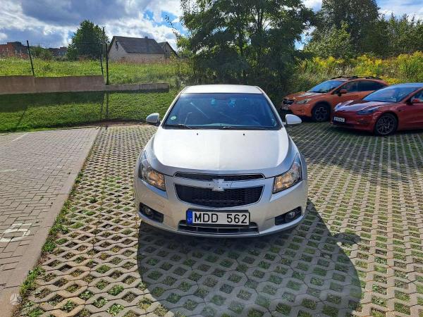 Grey Chevrolet Cruze 2012 in Vilnius, with an engine capacity of 1.99 L and mileage of 233 thousand km for 1950 €, photo 3 on AUTOMOTO.COM.LV