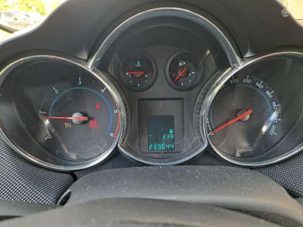 Grey Chevrolet Cruze 2012 in Vilnius, with an engine capacity of 1.99 L and mileage of 233 thousand km for 1950 €, photo 10 on AUTOMOTO.COM.LV