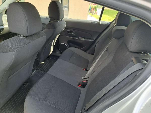 Grey Chevrolet Cruze 2012 in Vilnius, with an engine capacity of 1.99 L and mileage of 233 thousand km for 1950 €, photo 11 on AUTOMOTO.COM.LV