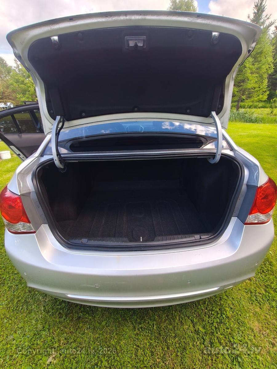 Pelēks Chevrolet Cruze 2013 Tallina, ar dzinēja tilpumu 1.60 L un nobraukumu 216 tūkst. km par 1700 €, foto 3 vietnē AUTOMOTO.COM.LV