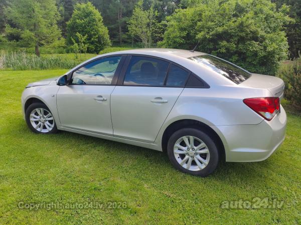 Pelēks Chevrolet Cruze 2013 Tallina, ar dzinēja tilpumu 1.60 L un nobraukumu 216 tūkst. km par 1700 €, foto 3 vietnē AUTOMOTO.COM.LV
