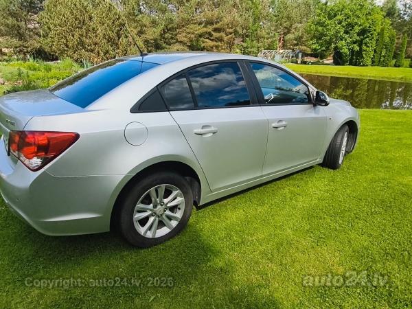 Pelēks Chevrolet Cruze 2013 Tallina, ar dzinēja tilpumu 1.60 L un nobraukumu 216 tūkst. km par 1700 €, foto 5 vietnē AUTOMOTO.COM.LV