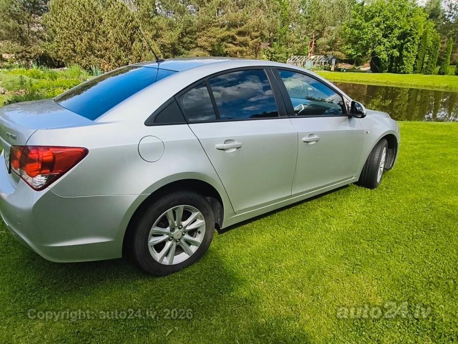 Pelēks Chevrolet Cruze 2013 Tallina, ar dzinēja tilpumu 1.60 L un nobraukumu 216 tūkst. km par 1700 €, foto 6 vietnē AUTOMOTO.COM.LV