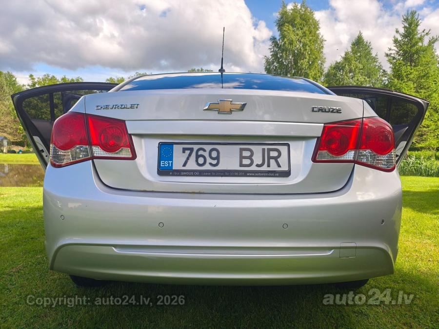 Pelēks Chevrolet Cruze 2013 Tallina, ar dzinēja tilpumu 1.60 L un nobraukumu 216 tūkst. km par 1700 €, foto 13 vietnē AUTOMOTO.COM.LV
