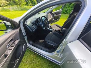 Pelēks Chevrolet Cruze 2013 Tallina, ar dzinēja tilpumu 1.60 L un nobraukumu 216 tūkst. km par 1700 €, foto 16 vietnē AUTOMOTO.COM.LV