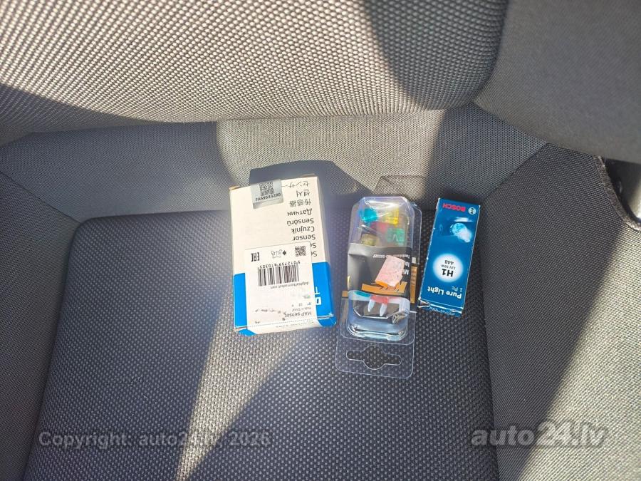 Pelēks Chevrolet Cruze 2013 Tallina, ar dzinēja tilpumu 1.60 L un nobraukumu 216 tūkst. km par 1700 €, foto 23 vietnē AUTOMOTO.COM.LV
