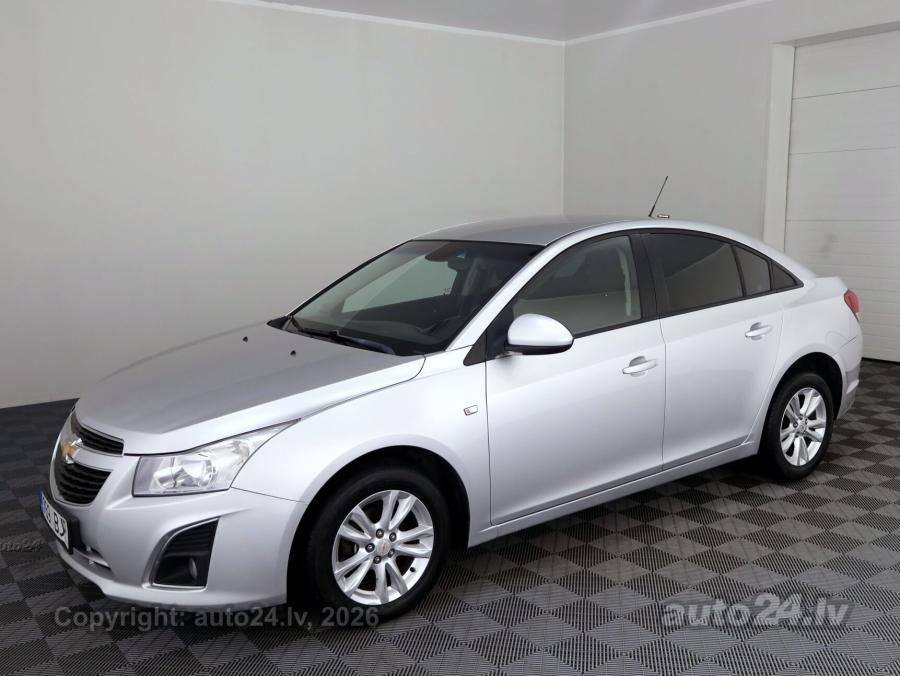 Grey Chevrolet Cruze 2013 in Tallinn, with an engine capacity of 1.60 L and mileage of 216 thousand km for 2499 €, photo 3 on AUTOMOTO.COM.LV