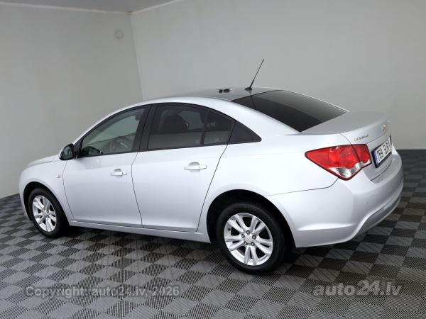 Pelēks Chevrolet Cruze 2013 Tallina, ar dzinēja tilpumu 1.60 L un nobraukumu 216 tūkst. km par 2499 €, foto 4 vietnē AUTOMOTO.COM.LV