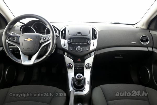 Pelēks Chevrolet Cruze 2013 Tallina, ar dzinēja tilpumu 1.60 L un nobraukumu 216 tūkst. km par 2499 €, foto 5 vietnē AUTOMOTO.COM.LV