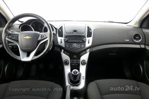 Grey Chevrolet Cruze 2013 in Tallinn, with an engine capacity of 1.60 L and mileage of 216 thousand km for 2499 €, photo 6 on AUTOMOTO.COM.LV
