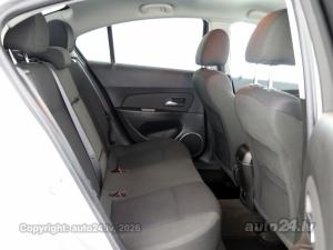 Grey Chevrolet Cruze 2013 in Tallinn, with an engine capacity of 1.60 L and mileage of 216 thousand km for 2499 €, photo 8 on AUTOMOTO.COM.LV