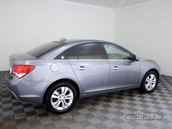 Pelēks Chevrolet Cruze 2013 Tallina, ar dzinēja tilpumu 1.80 L un nobraukumu 148 tūkst. km par 3299 €, foto 3 vietnē AUTOMOTO.COM.LV
