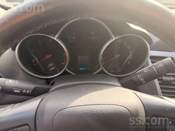 Grey Chevrolet Cruze 2013 in Riga, with an engine capacity of 1.70 L and mileage of 187 thousand km for 2500 €, photo 8 on AUTOMOTO.COM.LV