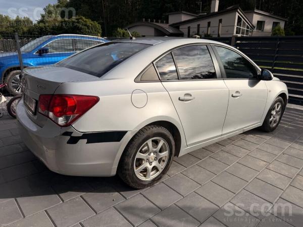 Grey Chevrolet Cruze 2013 in Riga, with an engine capacity of 1.70 L and mileage of 187 thousand km for 2500 €, photo 9 on AUTOMOTO.COM.LV