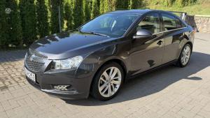 Pelēks Chevrolet Cruze 2014 Alīta, ar dzinēja tilpumu 1.36 L un nobraukumu 67 tūkst. km par 4200 €, foto  vietnē AUTOMOTO.COM.LV