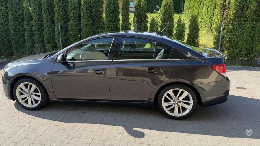 Pelēks Chevrolet Cruze 2014 Alīta, ar dzinēja tilpumu 1.36 L un nobraukumu 67 tūkst. km par 4200 €, foto 9 vietnē AUTOMOTO.COM.LV