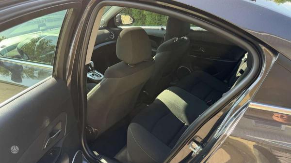 Pelēks Chevrolet Cruze 2014 Alīta, ar dzinēja tilpumu 1.36 L un nobraukumu 67 tūkst. km par 4200 €, foto 10 vietnē AUTOMOTO.COM.LV