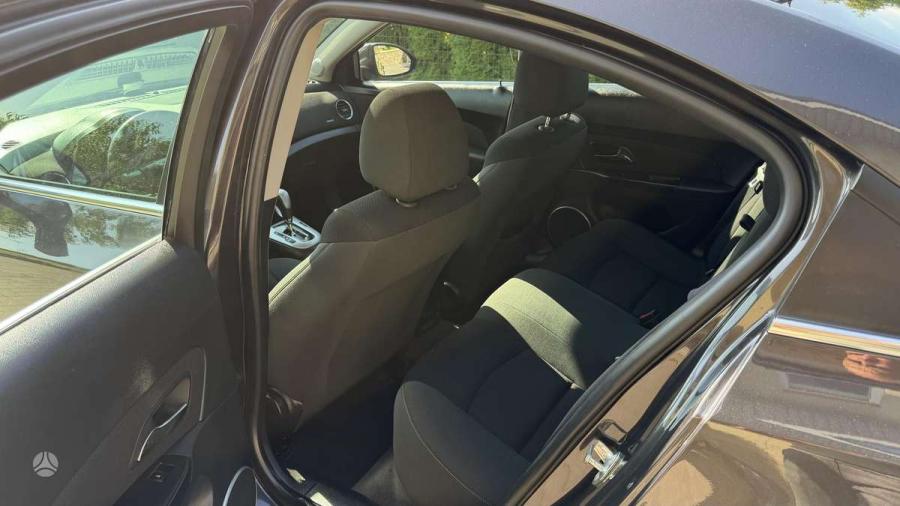 Pelēks Chevrolet Cruze 2014 Alīta, ar dzinēja tilpumu 1.36 L un nobraukumu 67 tūkst. km par 4200 €, foto 11 vietnē AUTOMOTO.COM.LV